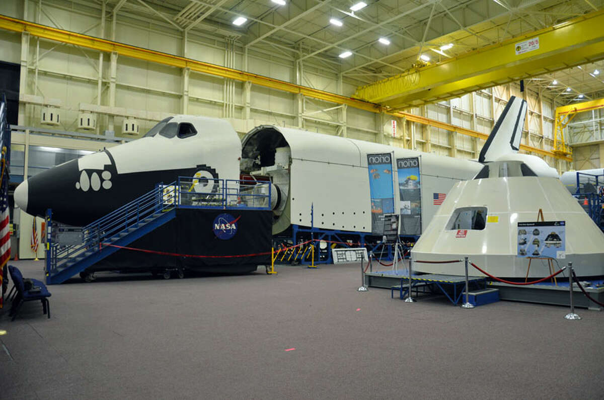 Space shuttle trainer starts to arrive at Museum of Flight