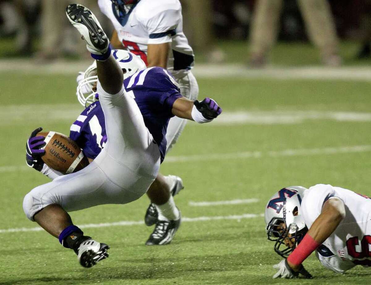 Manvel overcomes struggles in rout of Dayton