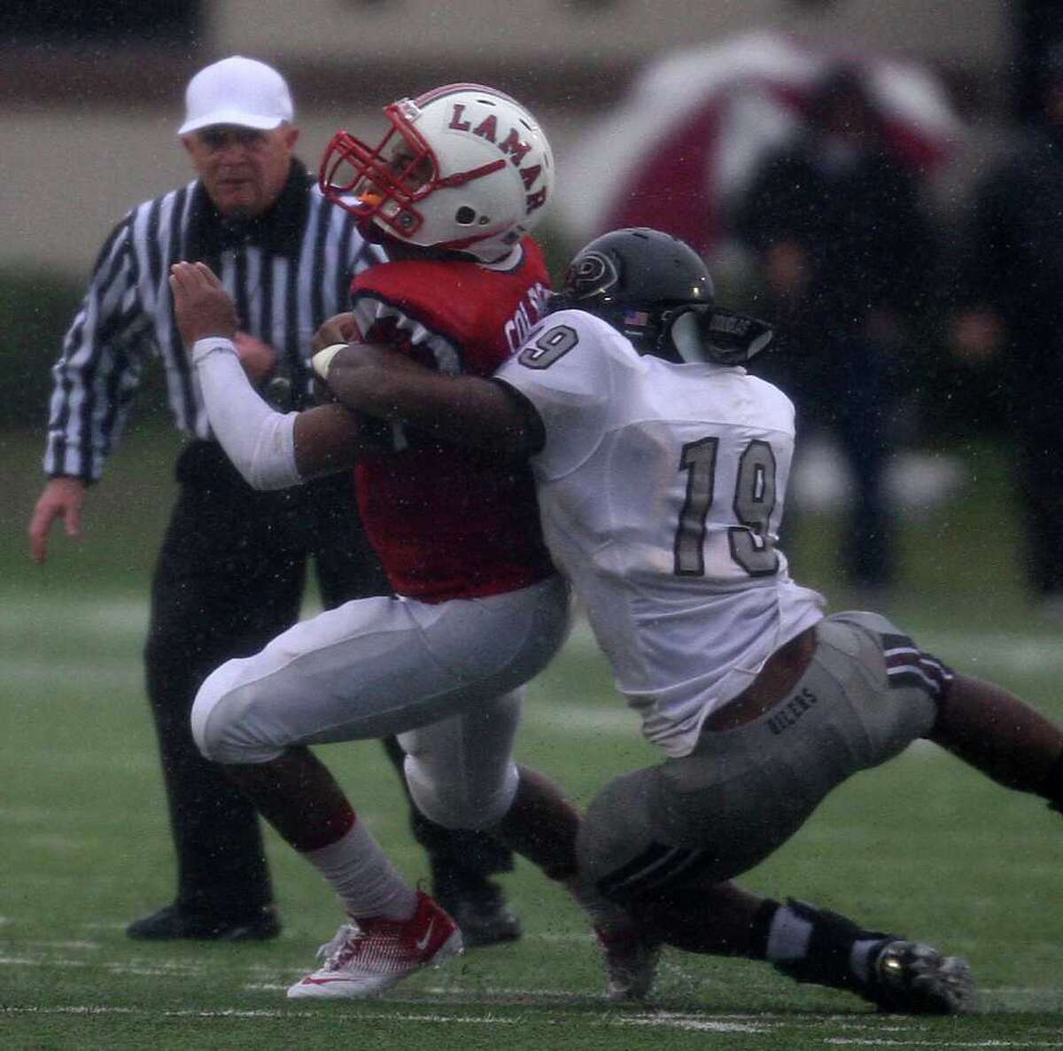 Pearland rides fast start to win over Lamar in regional semis