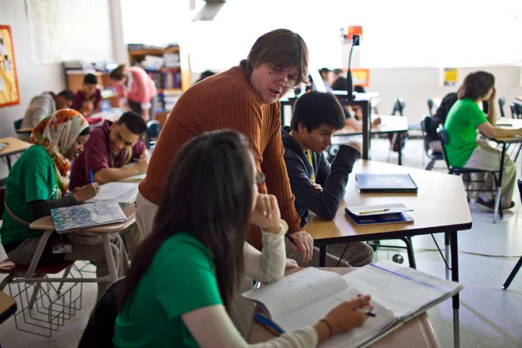 HISD bonus program at risk amid budget problems