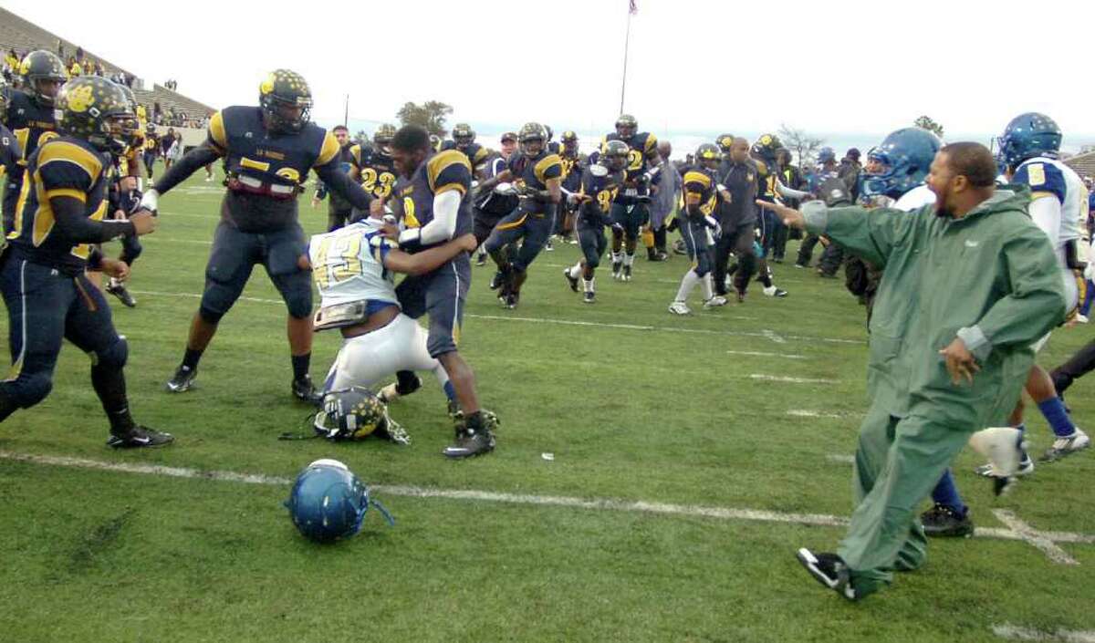 Fight mars end of Ozen's playoff run