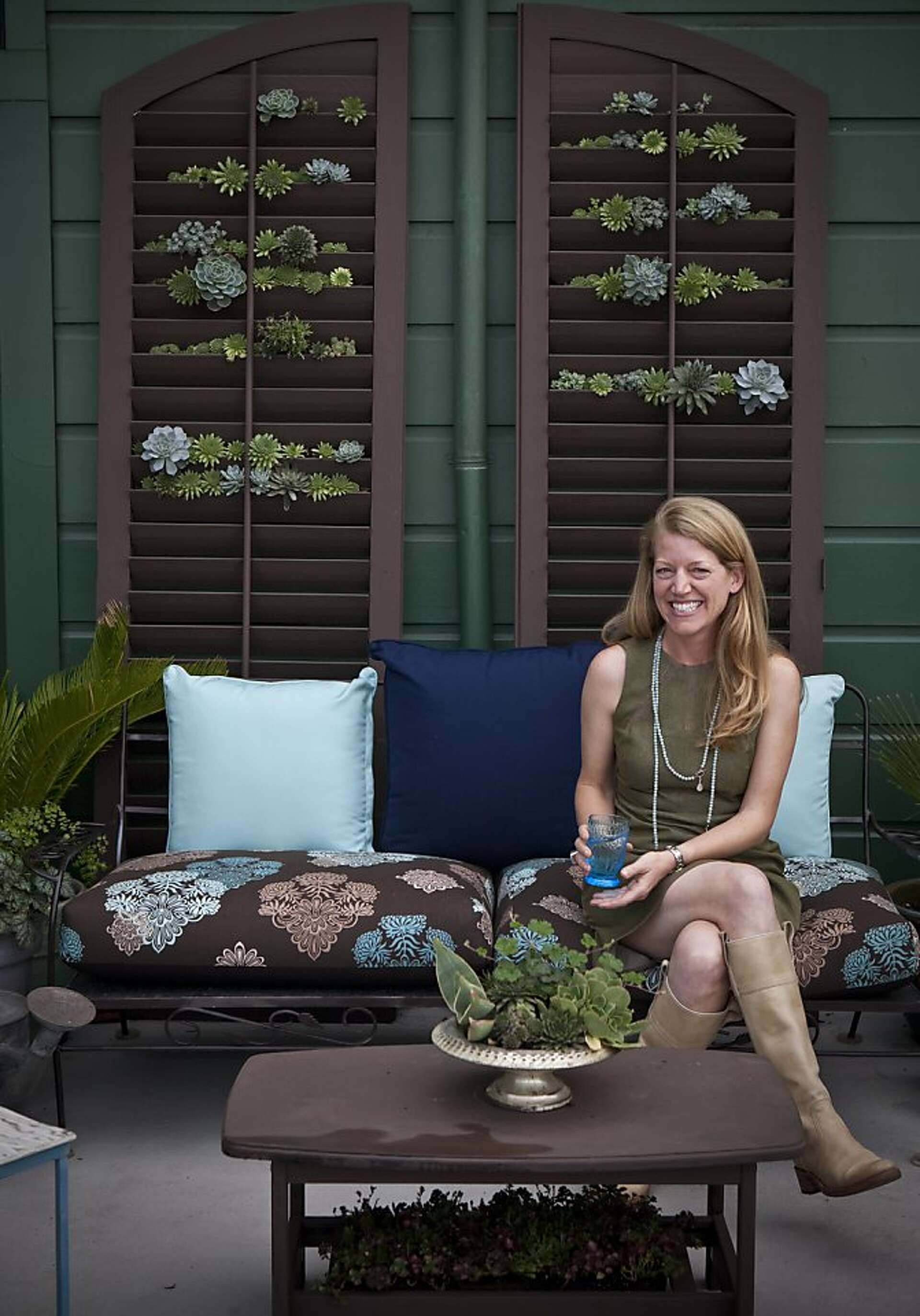 How to make your own holiday decorations