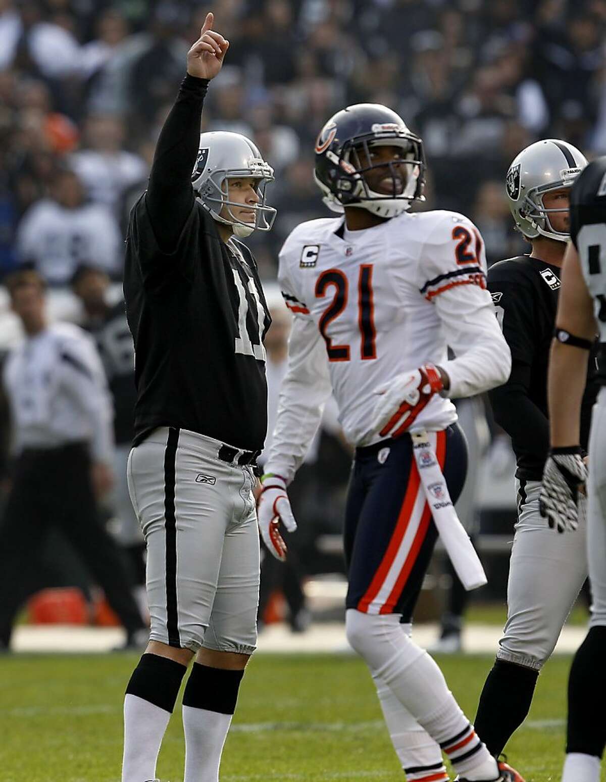 Raiders' Janikowski, Lechler wow with big kicks