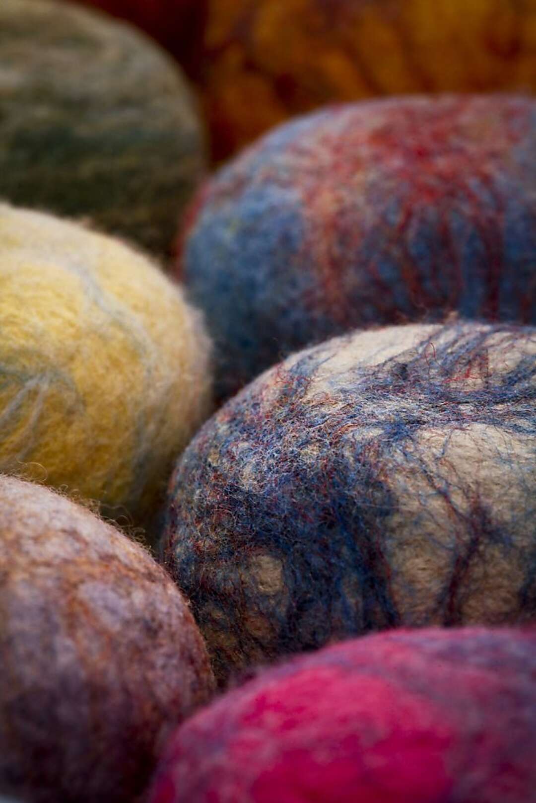 Felt in fashion on runways and in interiors