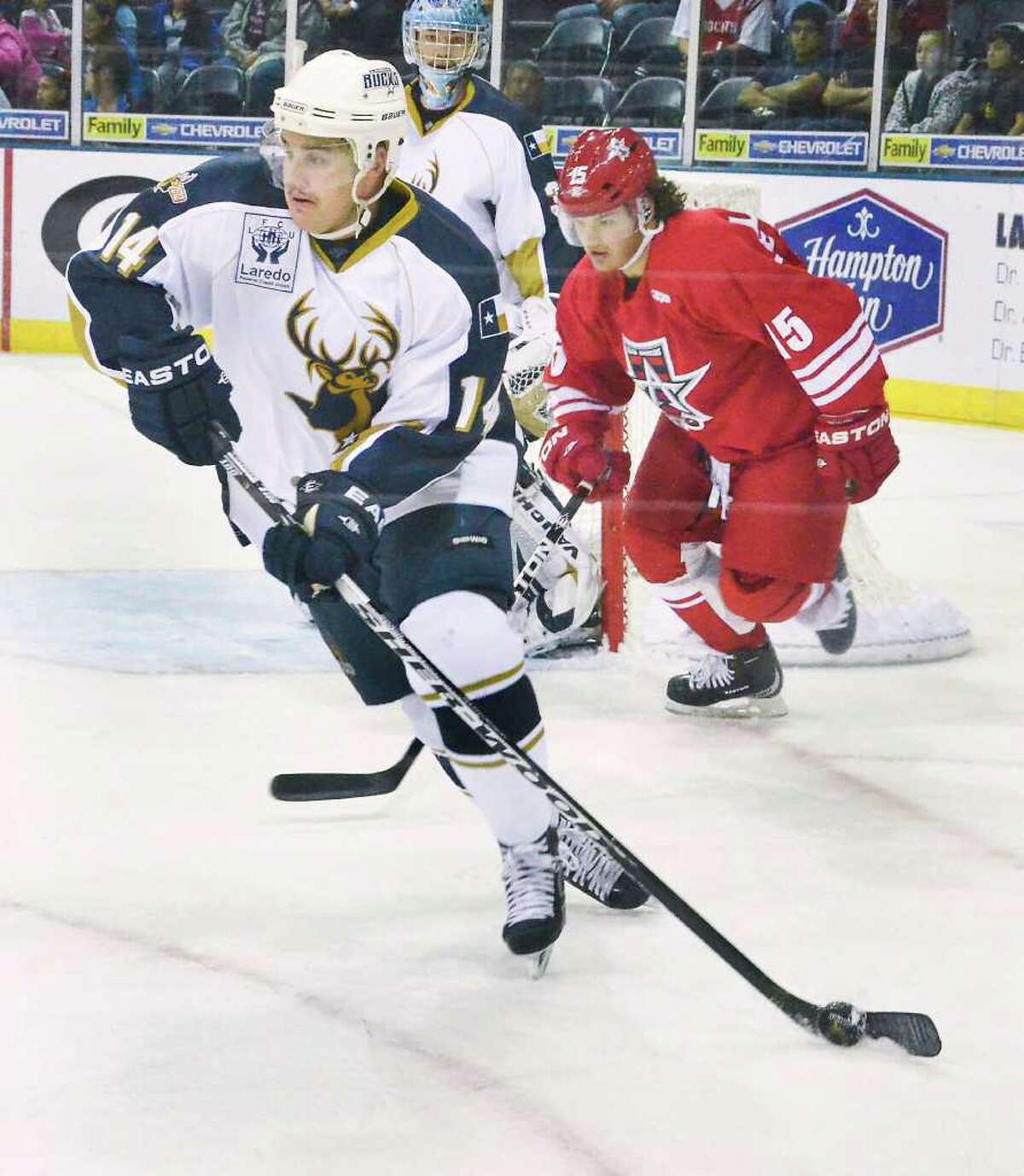 Bucks sign first Laredo-born player for 2018-19 season