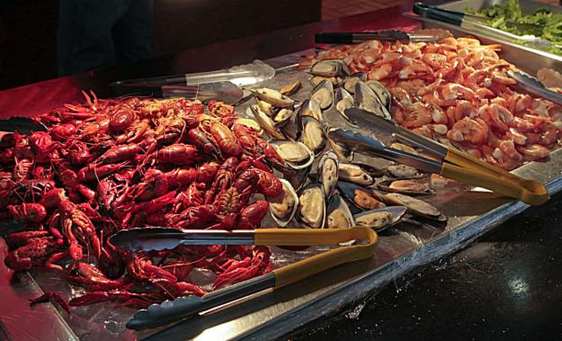 Century Buffet in Oakland: Lots of food