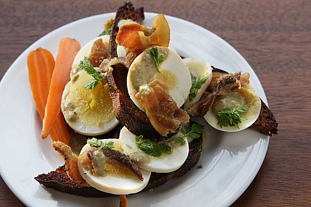 Comstock Saloon offers flavor of Barbary Coast