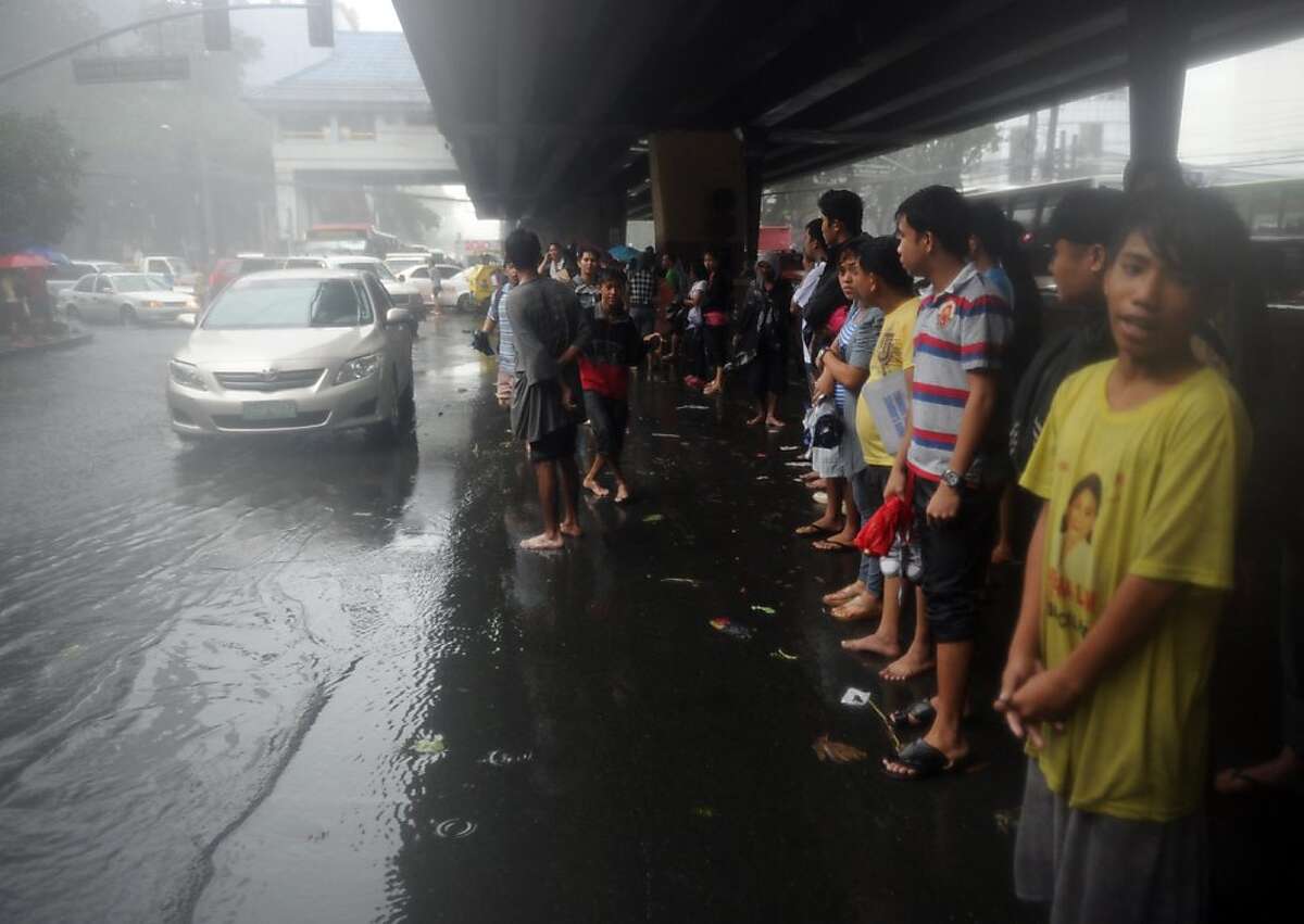 Philippines swamped by typhoon floods