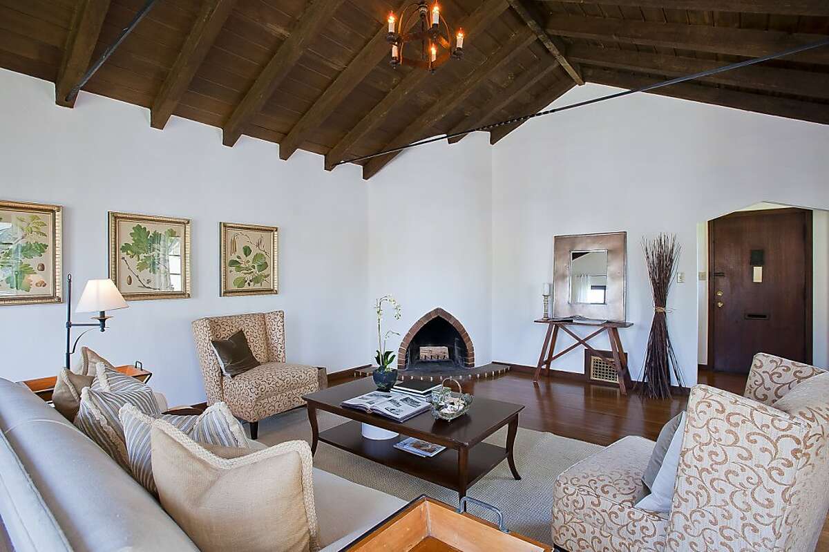 Spanish-style duplex in Alameda