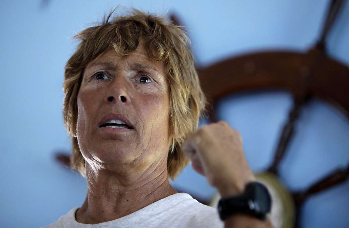 U.S. swimmer Diana Nyad begins her journey home