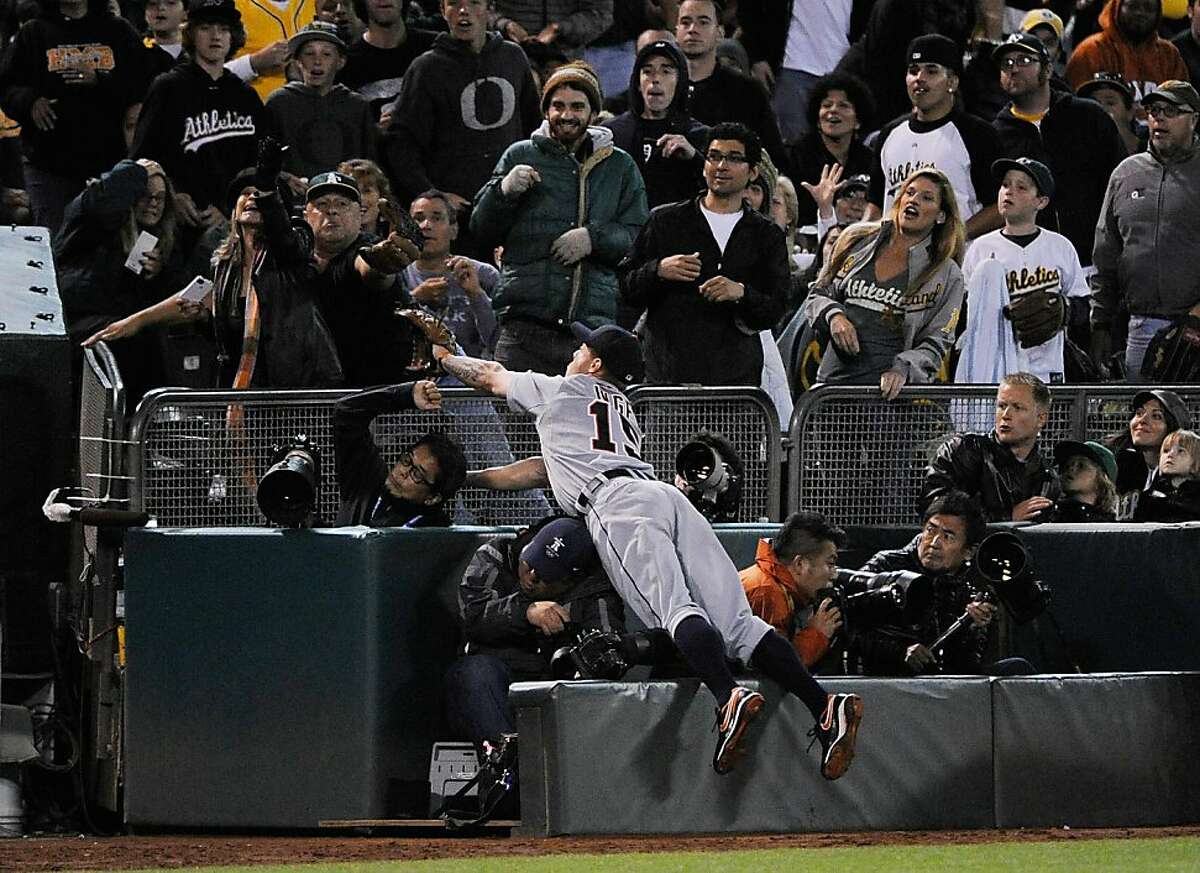 A's succumb to pitcher Doug Fister, Tigers clinch