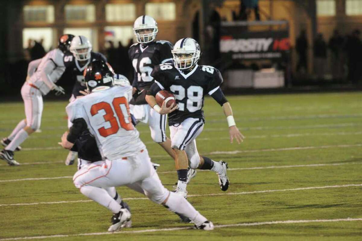 Staples runs over Ridgefield to advance