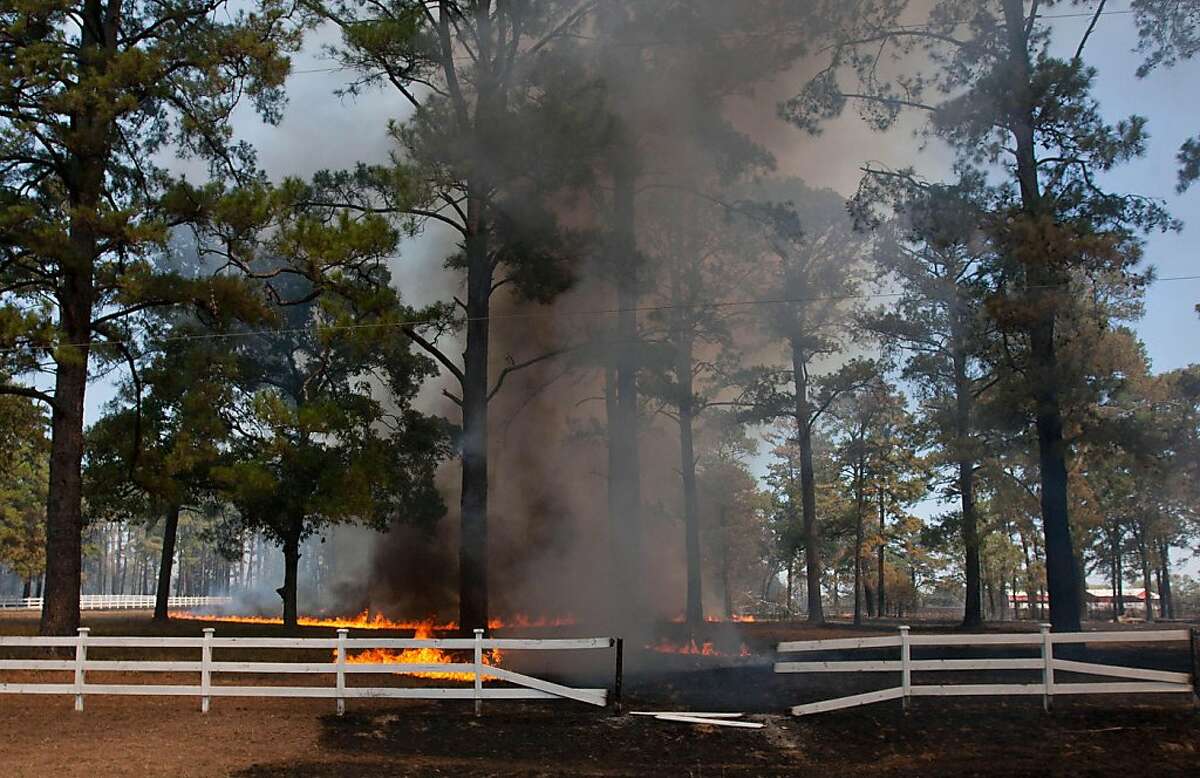 Fire hot spots in Texas keep thousands from homes