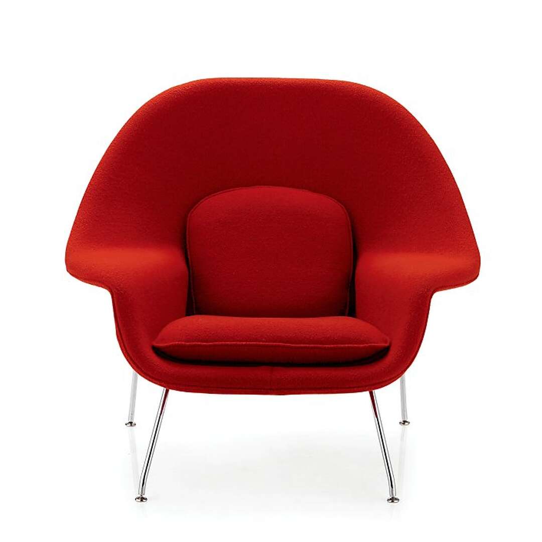 Midcentury classic Womb Chair enlivens a room