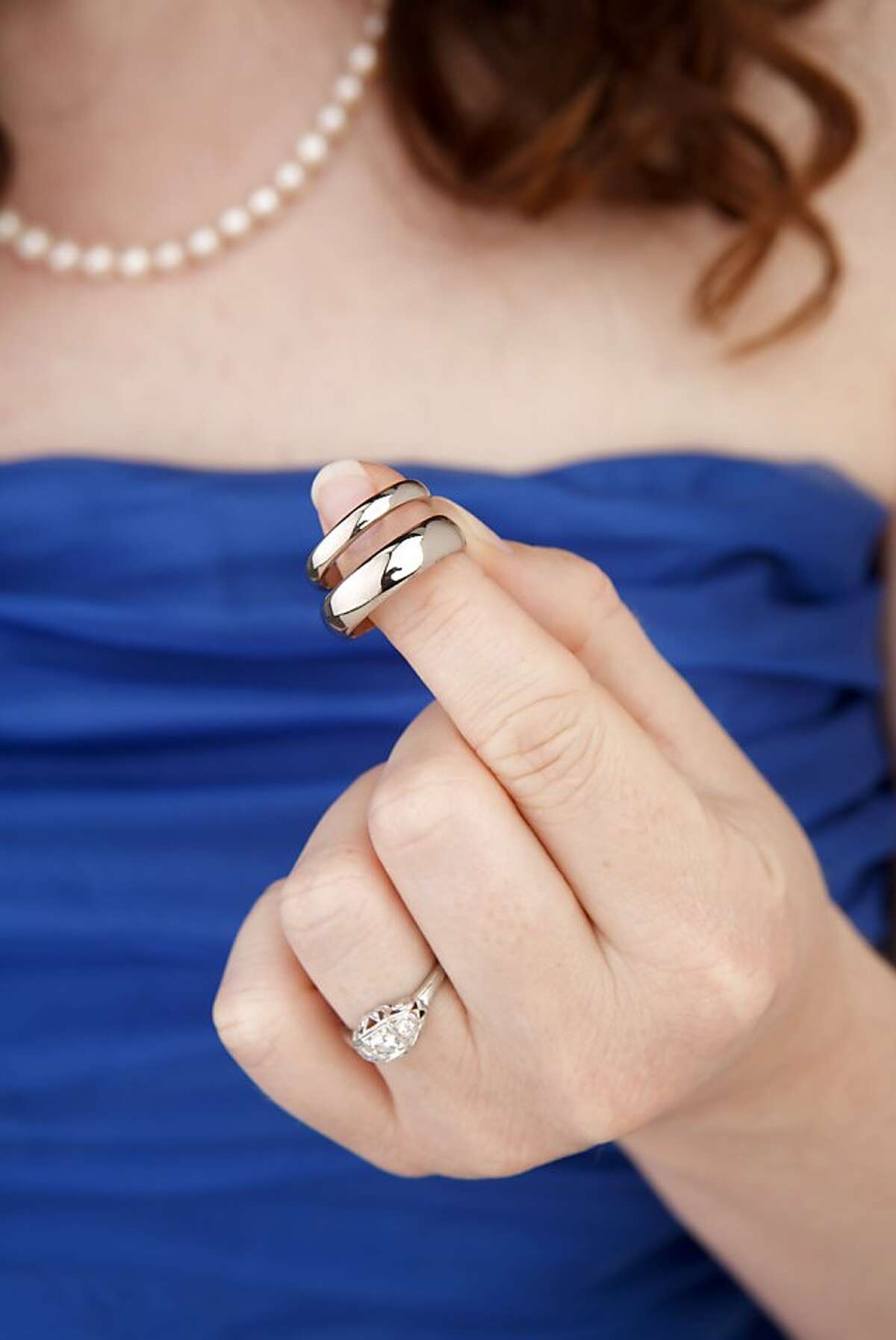 With these self-made rings, couple forge a future