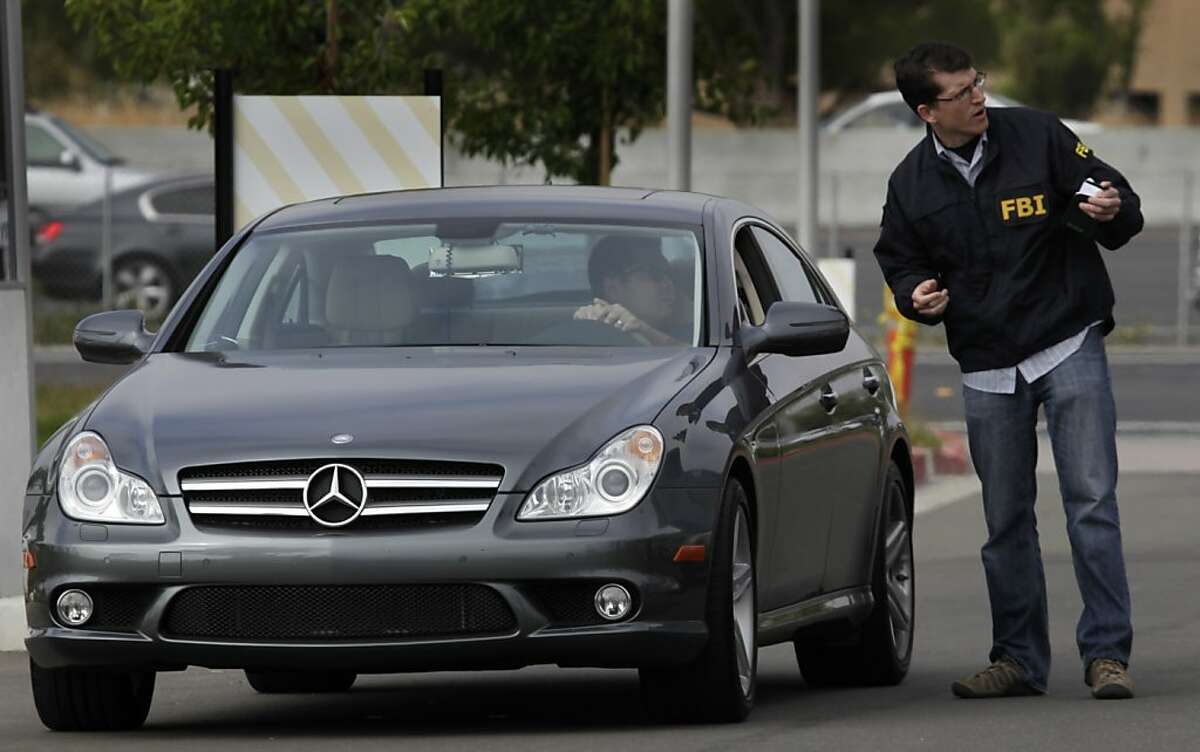 FBI serves search warrants at Solyndra