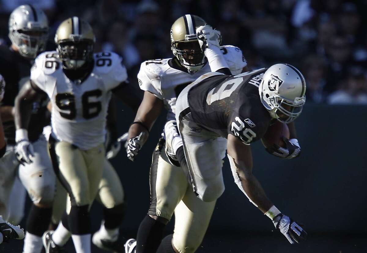 Raiders center Samson Satele holding it together