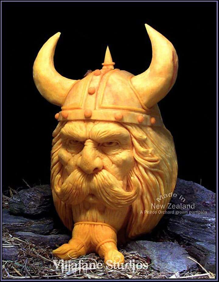 Incredible (and freaky!) pumpkin carvings