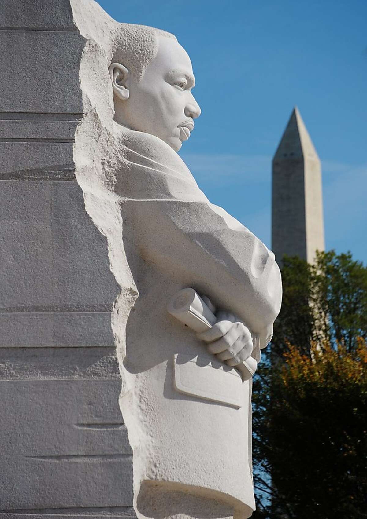 Obama dedicates Martin Luther King Jr. statue