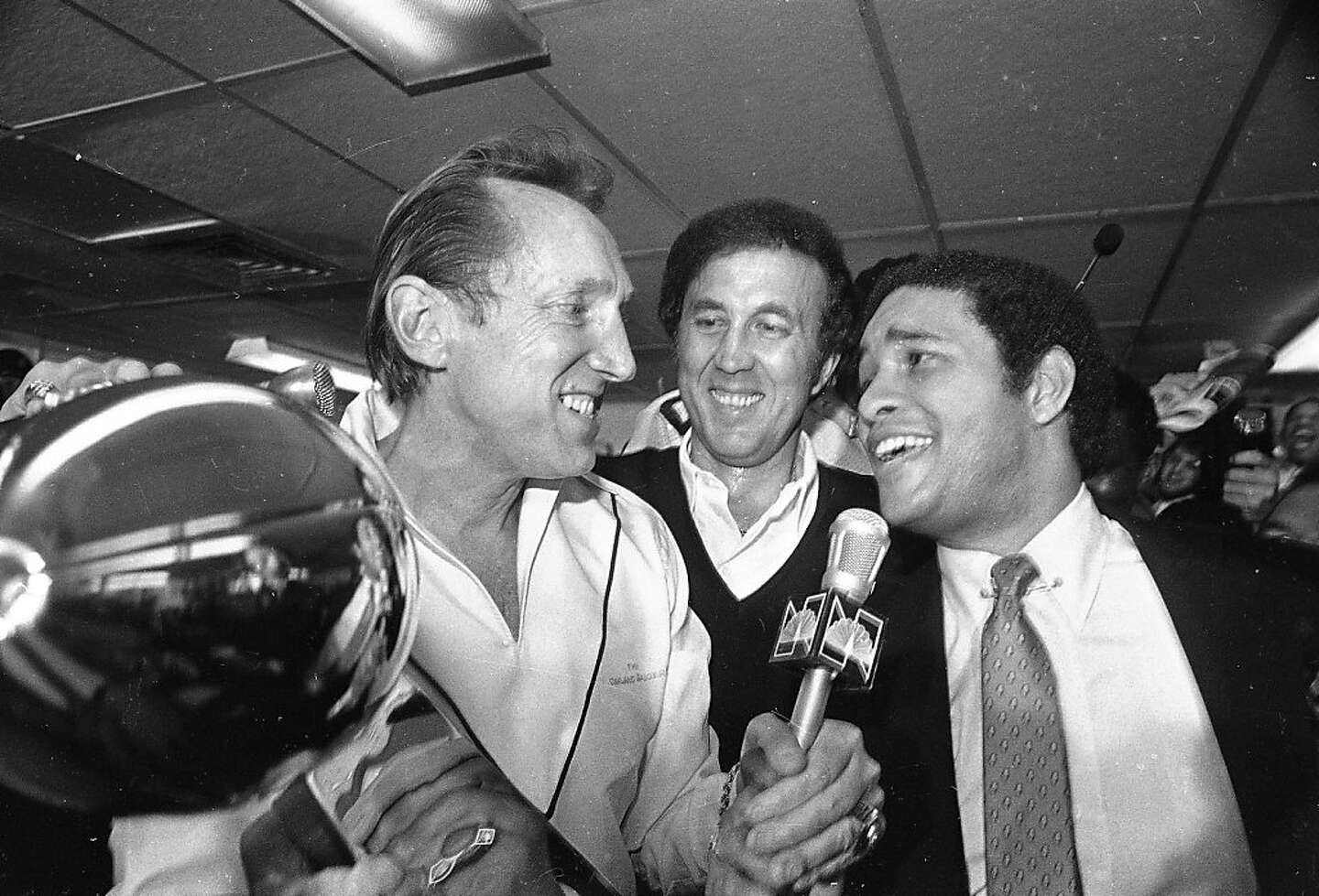 Oakland Raiders' owner Al Davis dies at 82