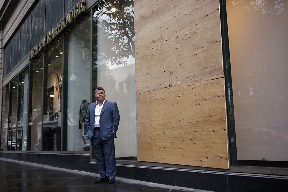 Developer with shotgun scared off Oakland rioters