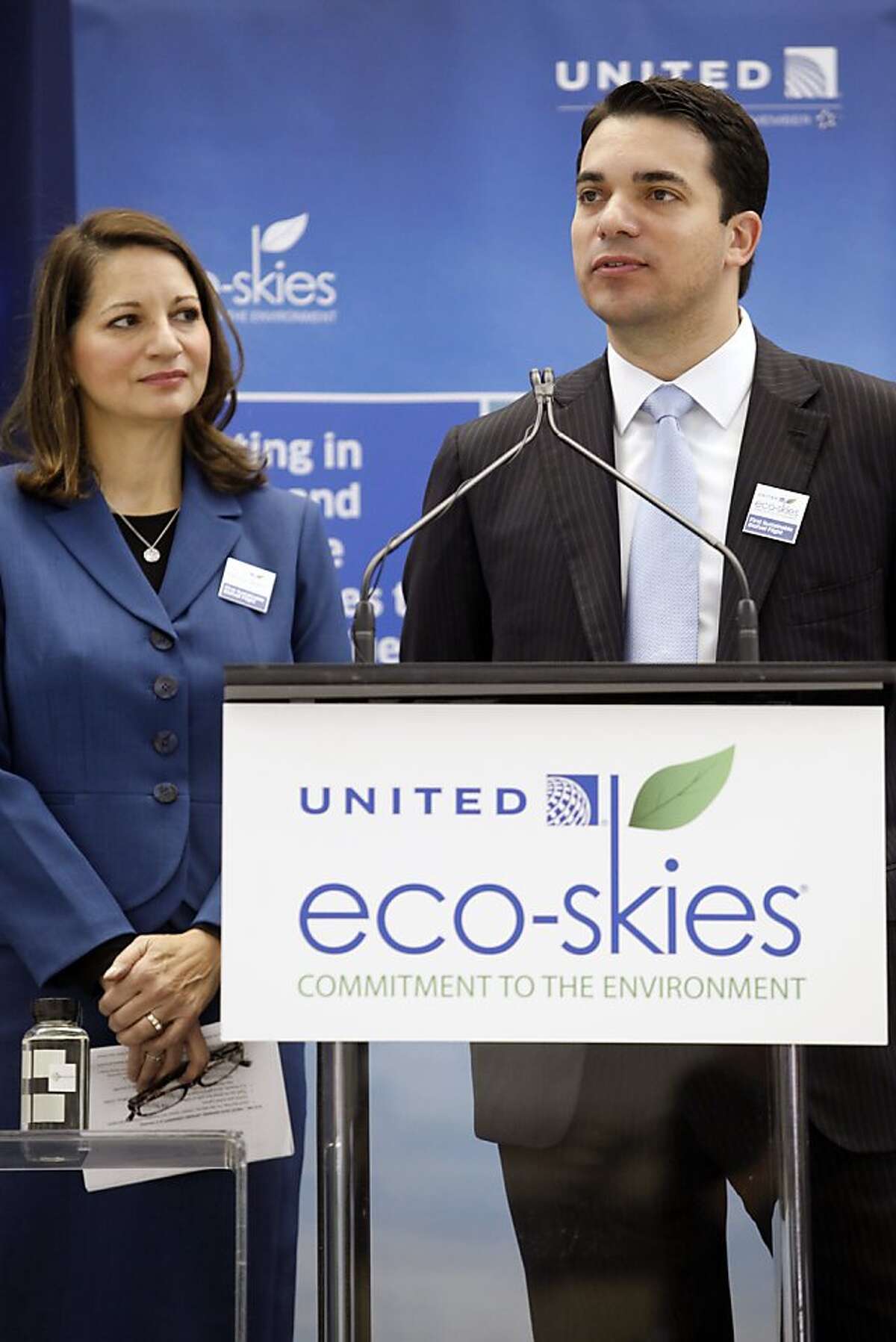 Continental jet uses Solazyme algae-based biofuel