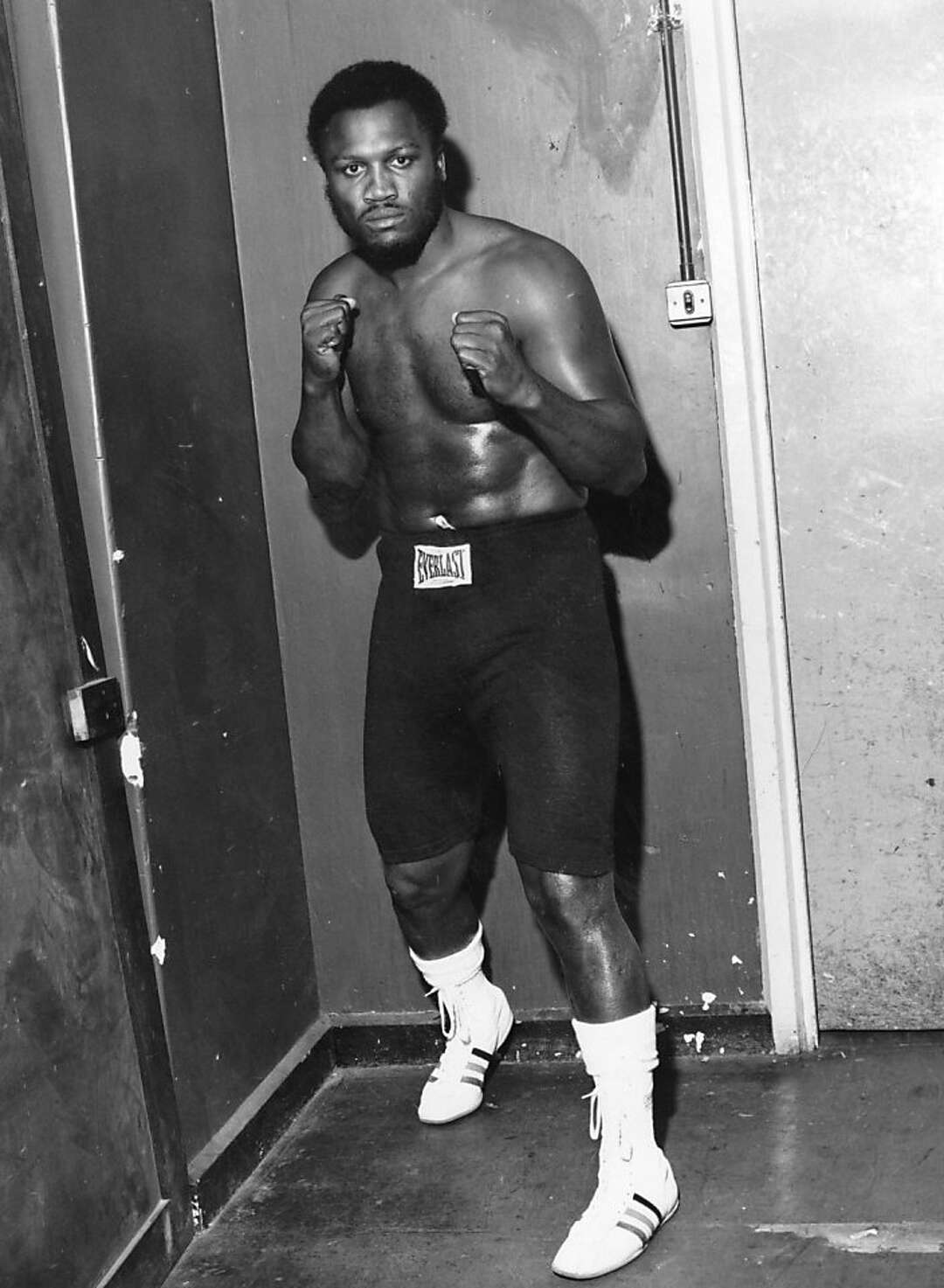 Joe Frazier dies - 1st boxer to beat Ali