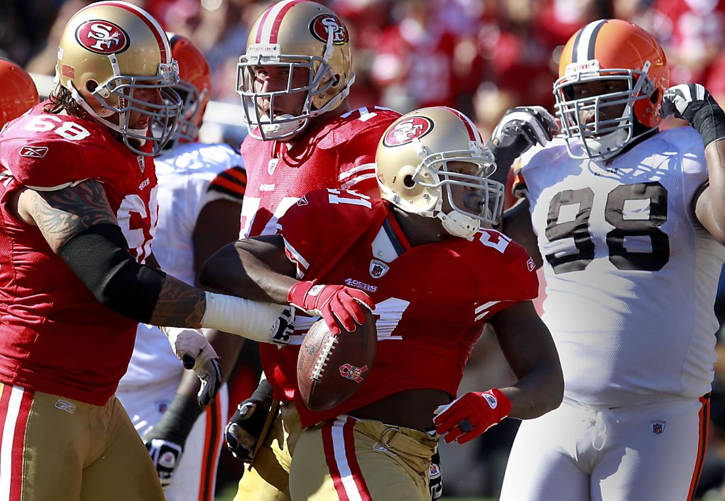 Gore runs free as 49ers handle Browns, 20-10