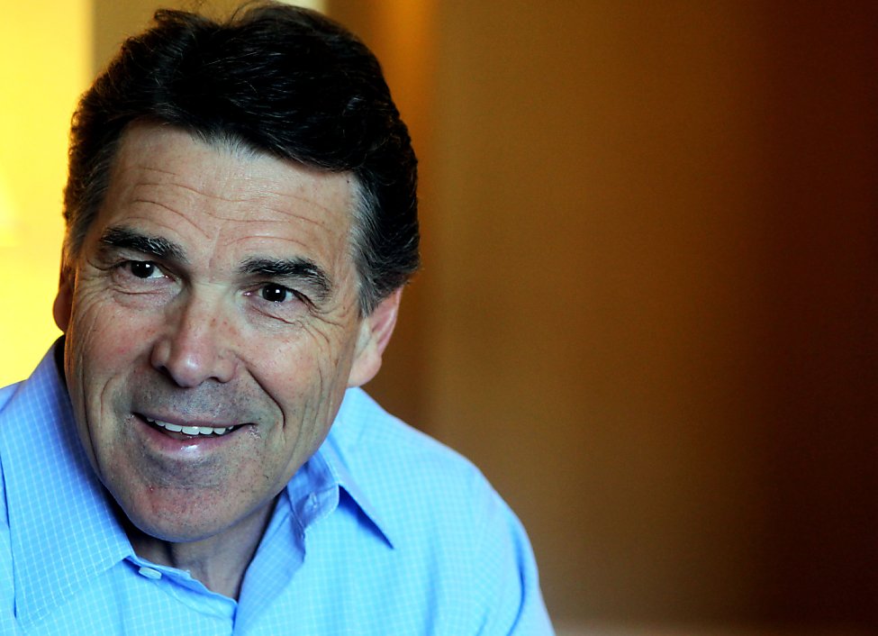 Rick Perry, in Silicon Valley, defends NH speech