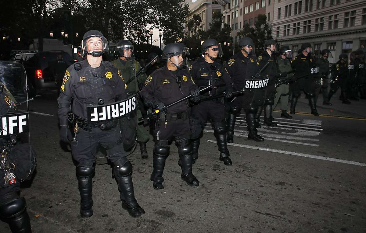 Police tear gas Occupy Oakland protesters