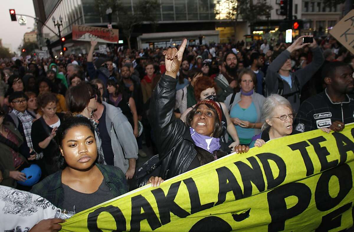 Police tear gas Occupy Oakland protesters