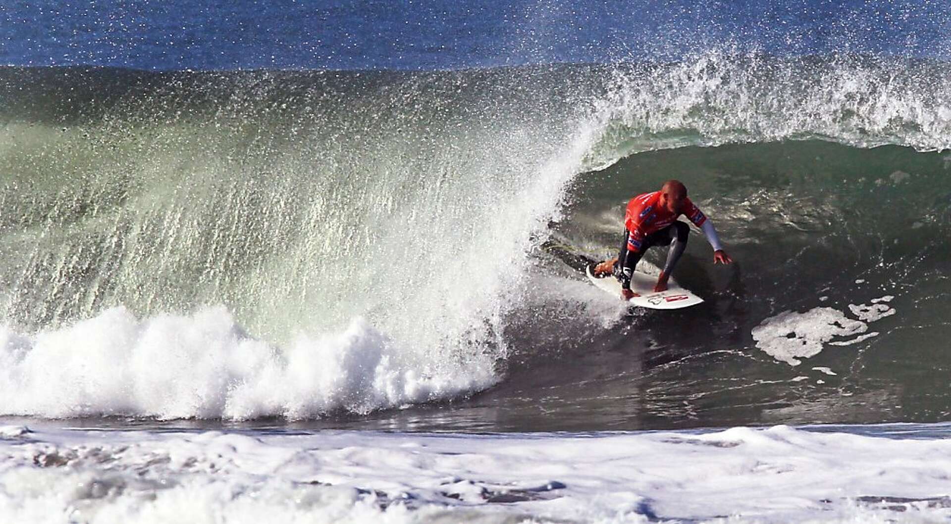 Shark scare on 1st day of Rip Curl Pro Search