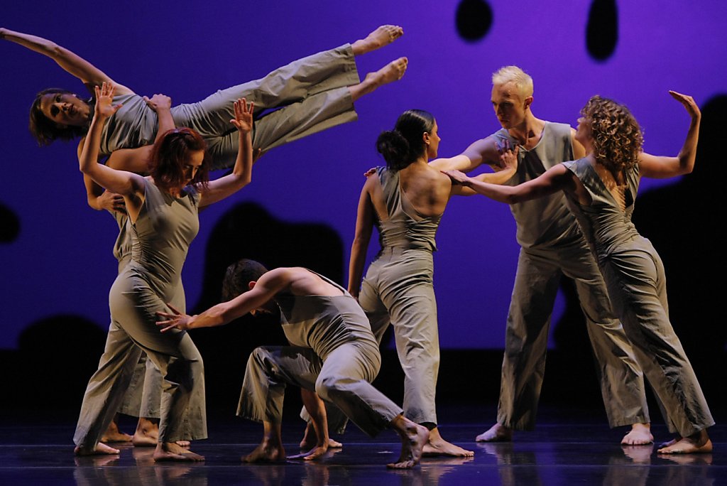 'Light Moves' review: Meditative digital-human mix