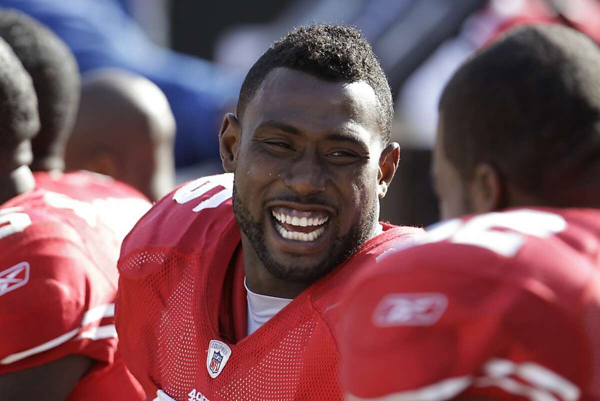49ers' Delanie Walker always in position to help