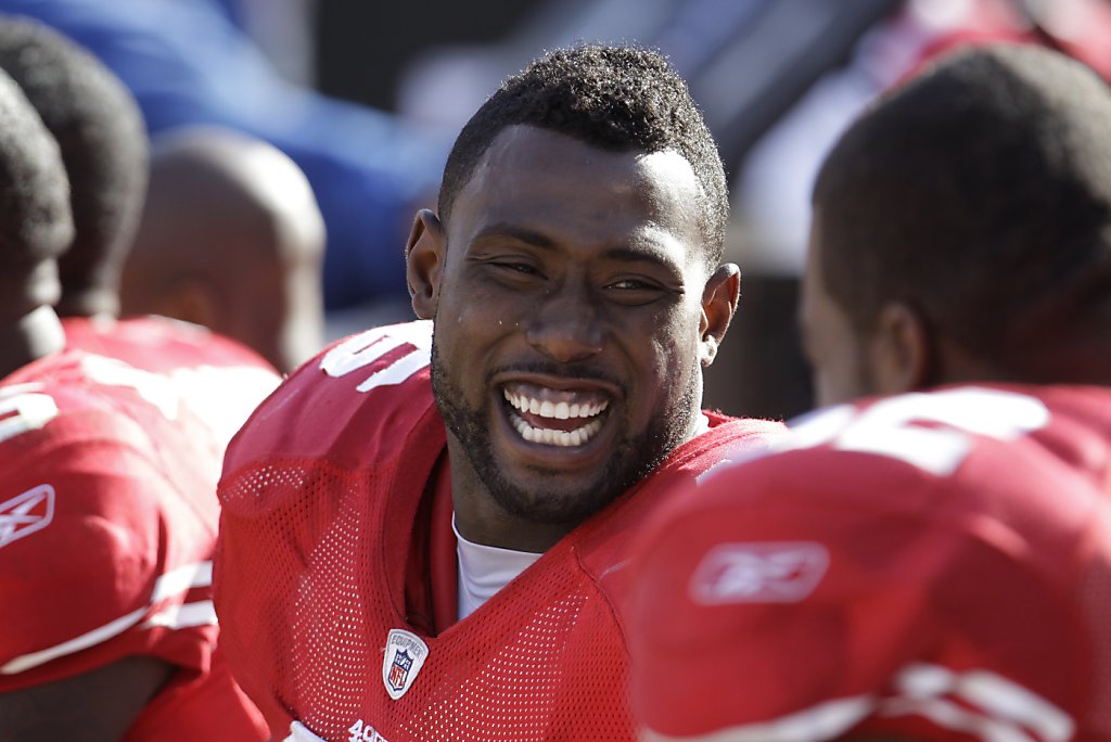49ers' Delanie Walker always in position to help