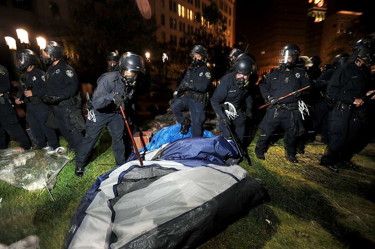Police tear gas Occupy Oakland protesters
