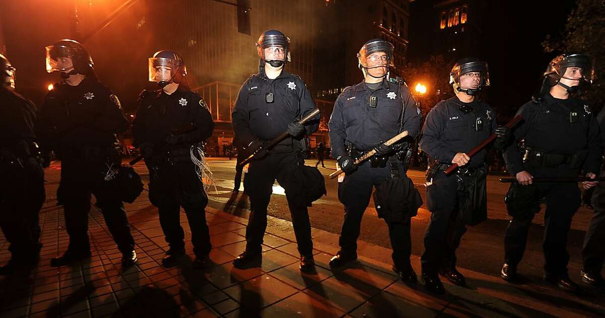 Police tear gas Occupy Oakland protesters