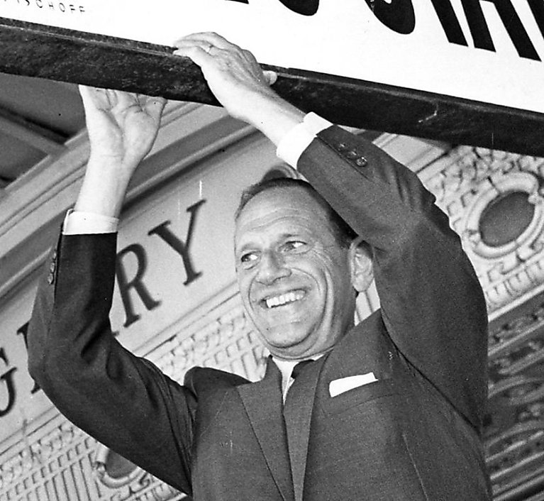 Mortimer Fleishhacker III, philanthropist, dies