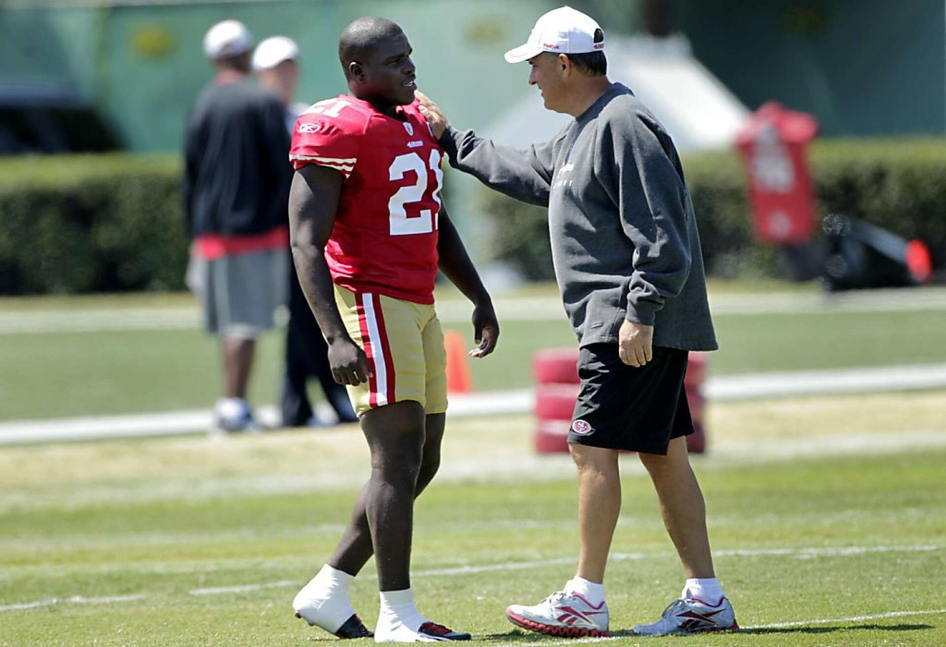 49ers' Frank Gore returns healthy and happy