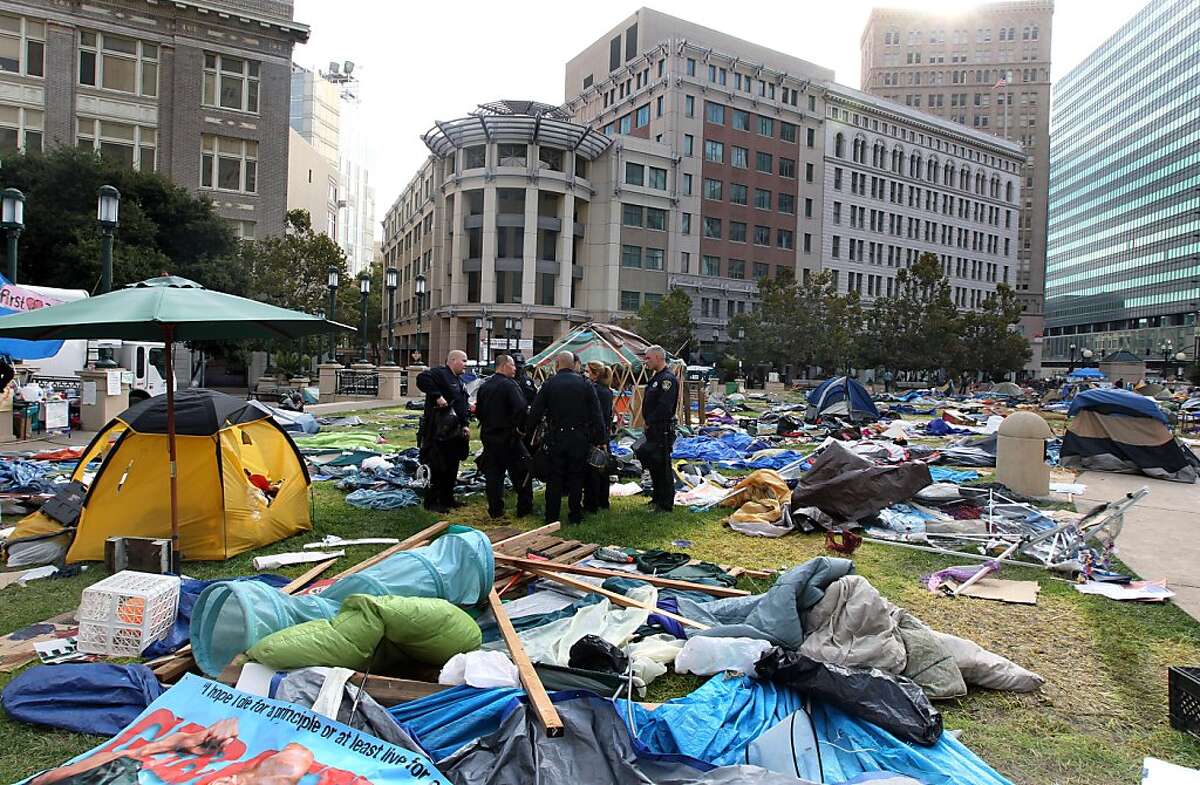 Police tear gas Occupy Oakland protesters