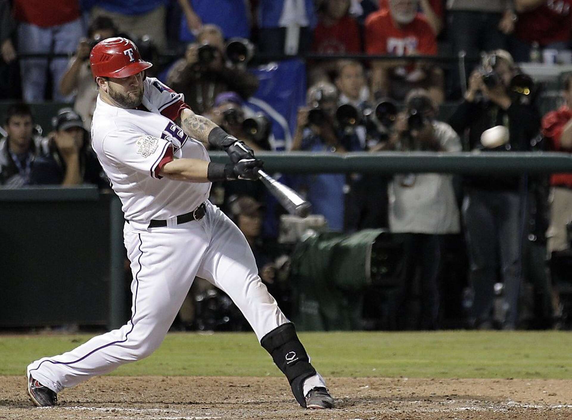 Mike Napoli's big hits lifts Texas to Game 5 win