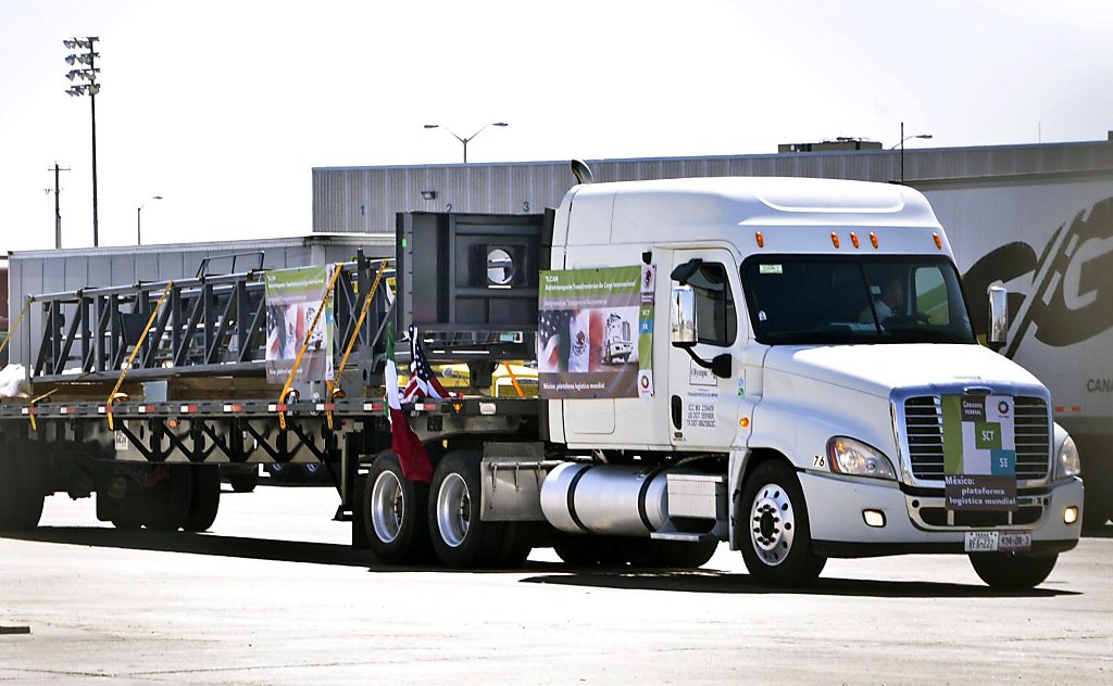 1st Mexican Truck Allowed On U S Roads Under NAFTA 1st-mexican-truck-allowed-on-u-s-roads-under-nafta