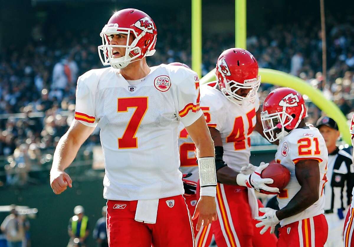Err Oakland: Quarterbacks rusty as Chiefs win 28-0