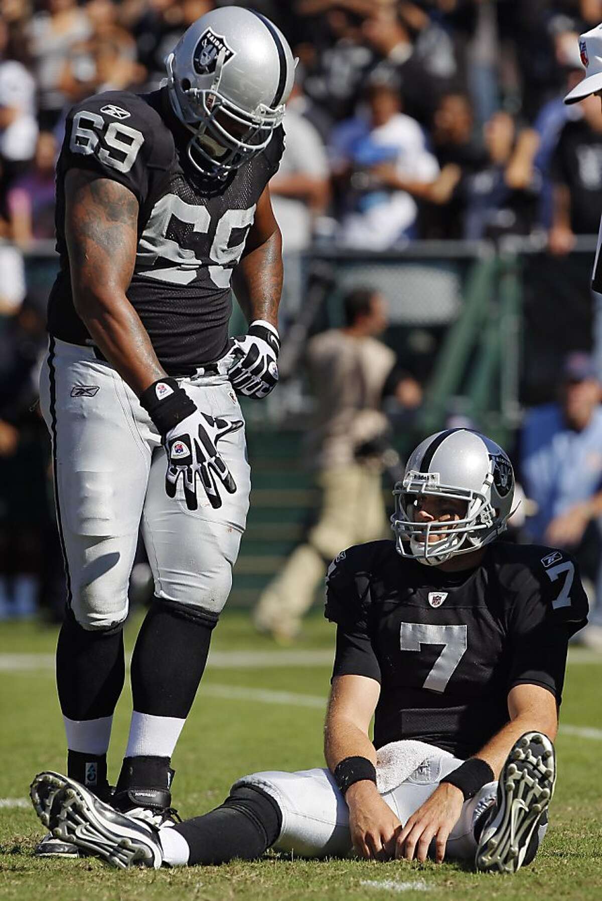 Err Oakland: Quarterbacks rusty as Chiefs win 28-0
