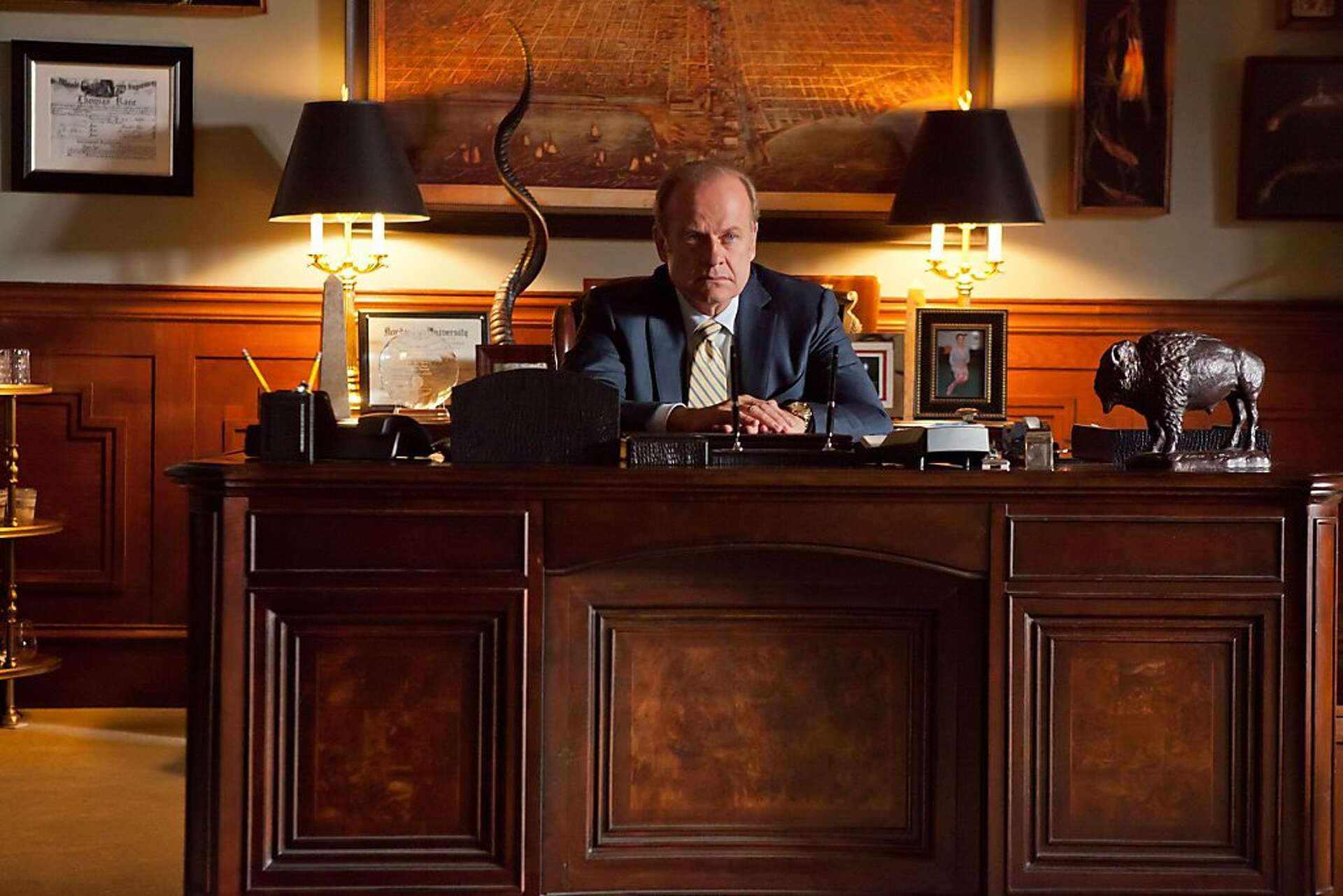 'Boss' review: Kelsey Grammer down and dirty