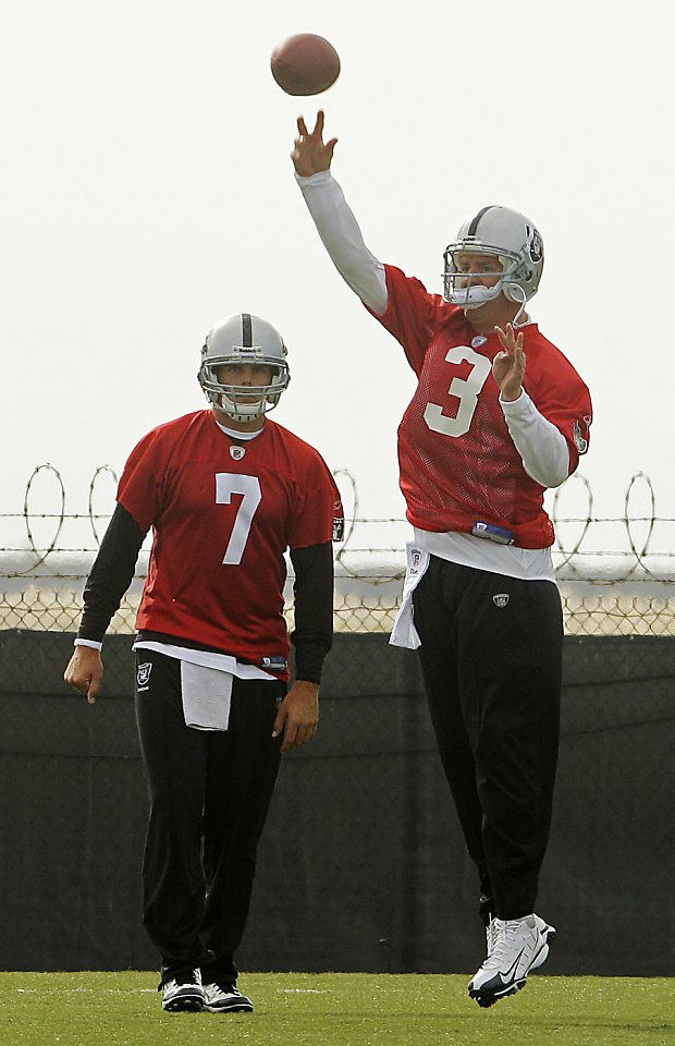 Who's Raiders' starter at QB? Coach isn't saying