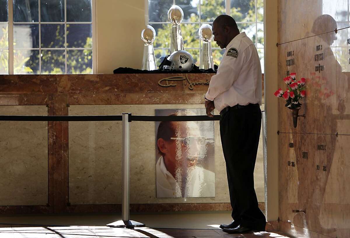 Raiders owner Al Davis laid to rest in Oakland