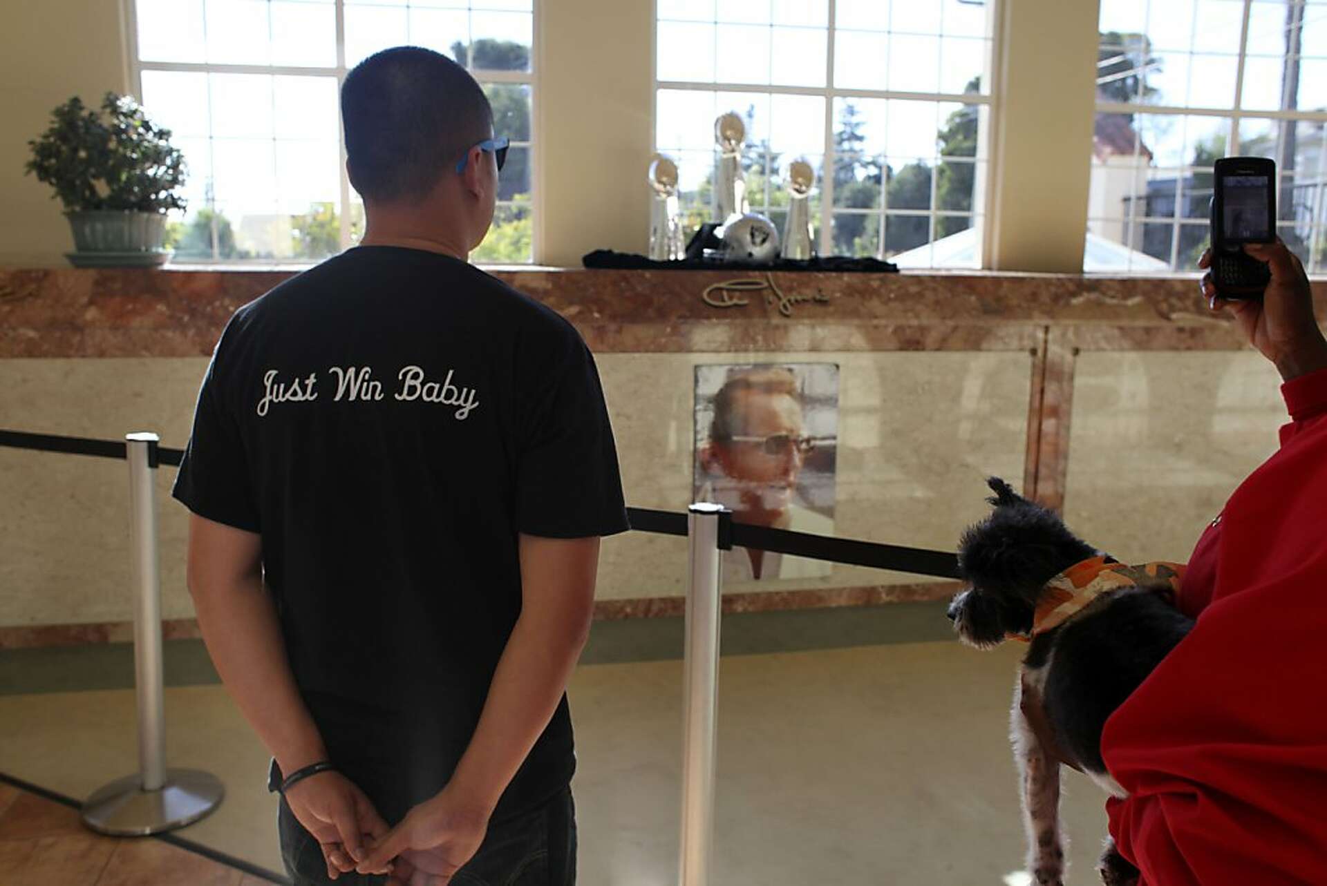 Raiders owner Al Davis laid to rest in Oakland