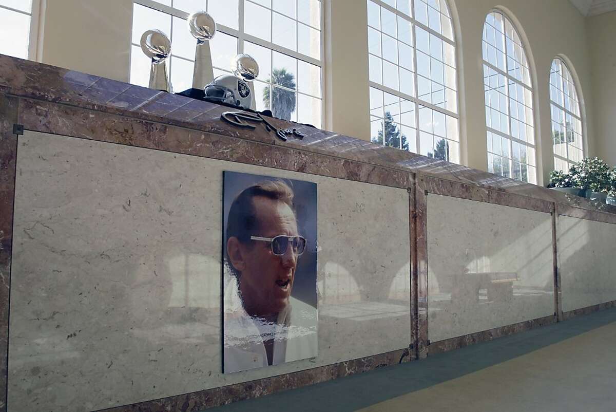 Raiders owner Al Davis laid to rest in Oakland