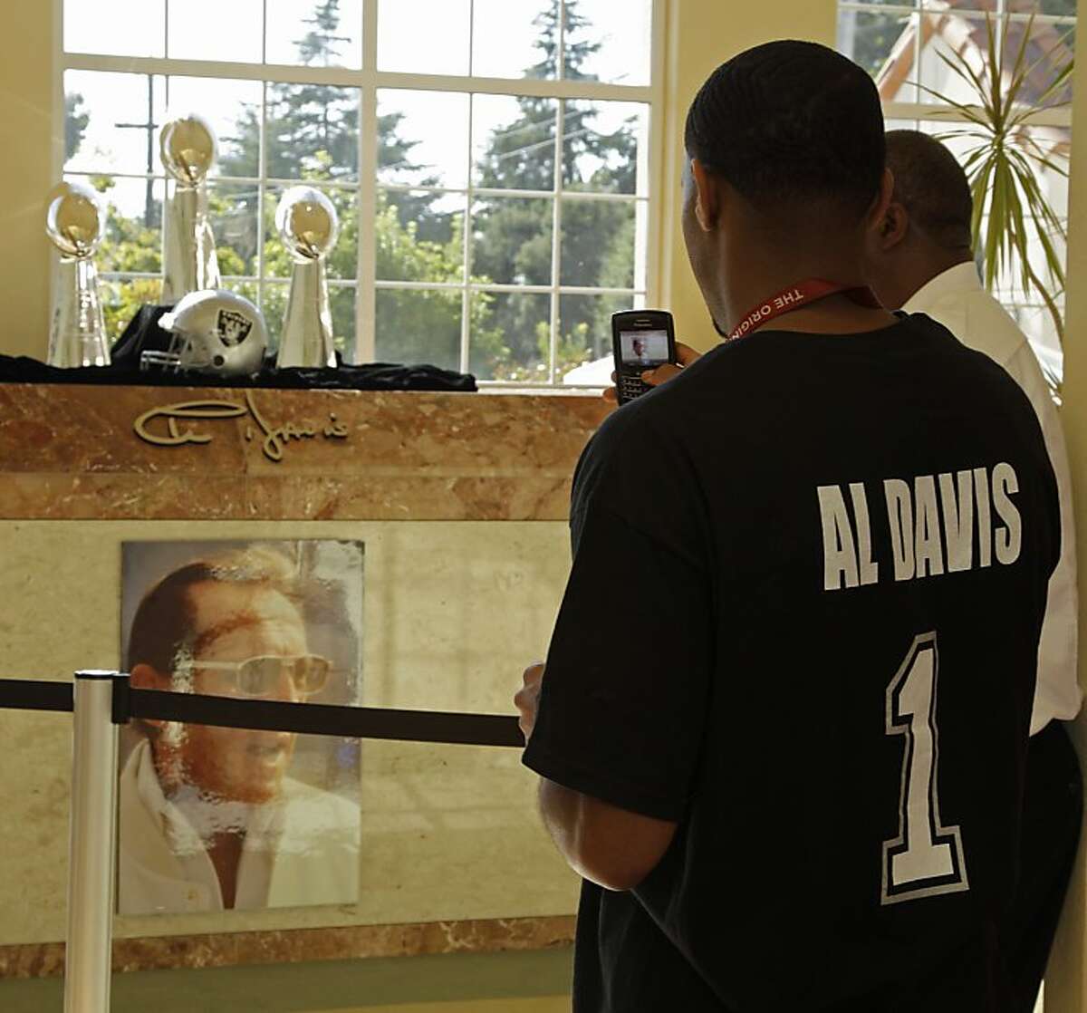 Raiders owner Al Davis laid to rest in Oakland
